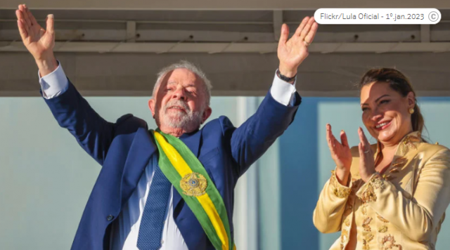 Lula sobe a rampa como presidente do Brasil pela terceira vez