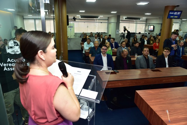 Câmara exalta 55 anos da Uern com sessão repleta de homenagens